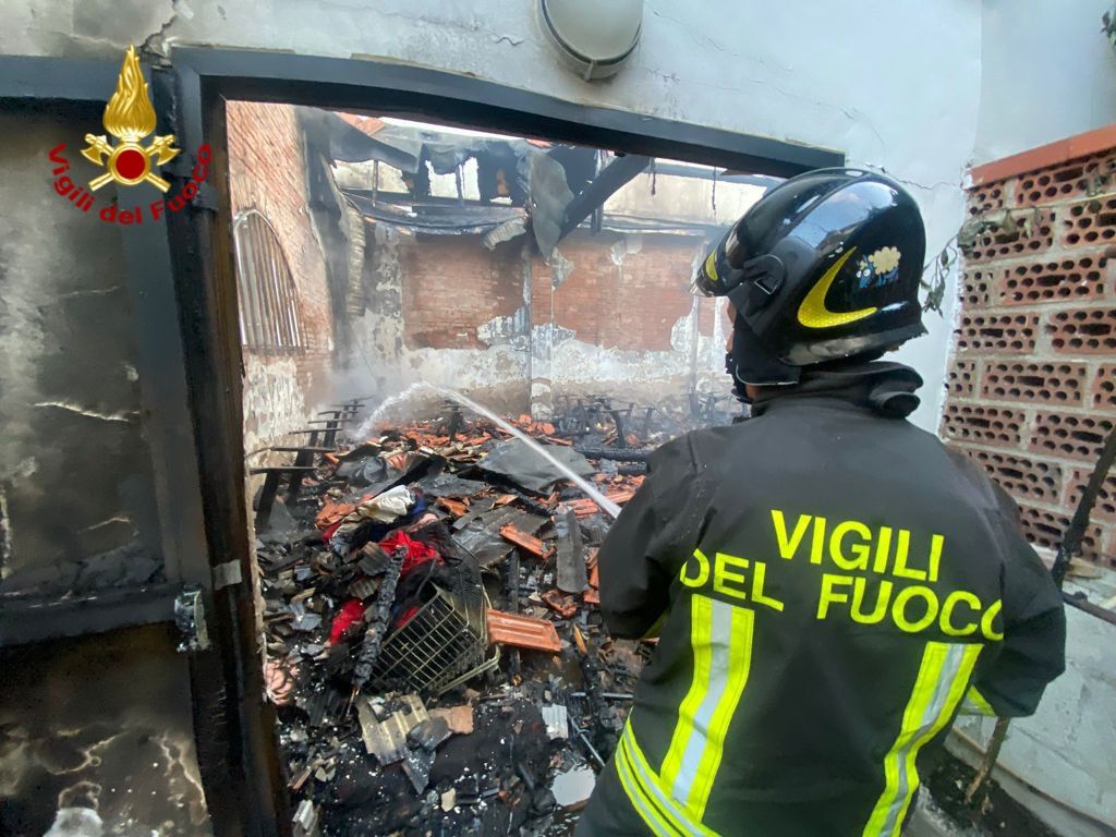 PRATO - Incendio all'alba in una ditta tessile - Toscana News